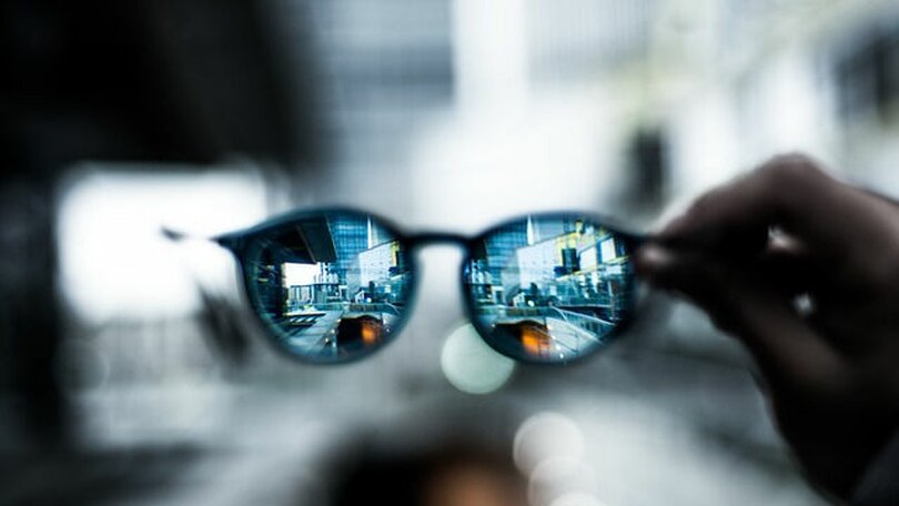 MEDIK - Vidite li duple slike: Šta je diplopija, koji su mogući uzroci?